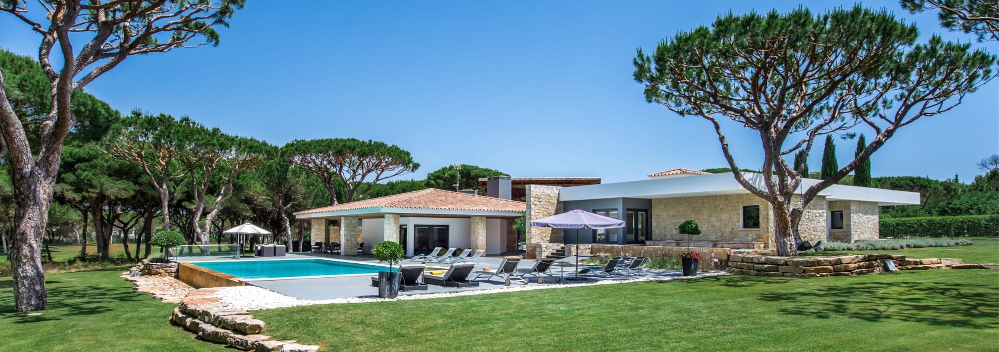 Luxury 8 Bedroom Villas for Large Groups in Algarve | Rent Villas Algarve